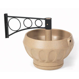 Easy-to-use street hanging baskets with a self-watering system